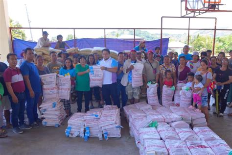 PIA DA LGU Bambang Namahagi Ng Libreng Rice Corn Seeds At Fertilizers