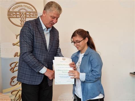 Над 90 ученици и студенти от община Тунджа получиха стипендии и еднократно финансово стимулиране