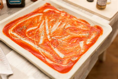 오 레가 노 토마토 소스와 피자 마르게리타 준비의 세부 가로 이미지 건강한 생활방식에 대한 스톡 사진 및 기타 이미지 건강한