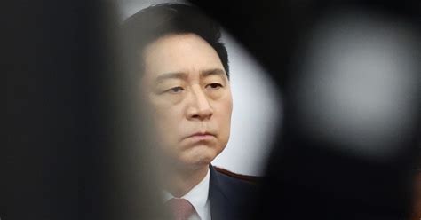최고위에서 생각에 잠긴 김기현 대표