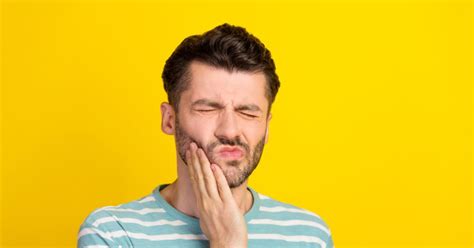 “욱씬욱씬 어금니 안쪽 잇몸 통증”…치주염일까 사랑니일까