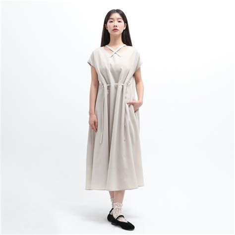 Xiyue溪月綁帶洋裝24sf103卡其 Sumi Said｜洋裝連身裙人氣榜 Pinkoi