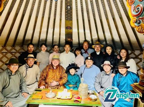 Zangi Mn Хакухо М Даваажаргал Төв аймгийнхаа наадамд оролцож байна