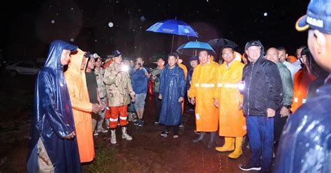 រដ្ឋមន្ត្រីក្រសួងសាធារណការ ចុះពិនិត្យស្ថានភាពកំណាត់ផ្លូវជាតិលេខ៤ ដែលជន់លិចដោយជំនន់ទឹកភ្លៀង