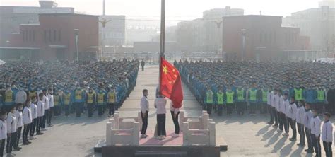 安全与责任重于泰山 沙湾一中开展新学期首个升旗仪式全体师生国旗尊规
