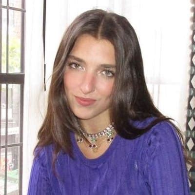 Rina Lipa Age Biography Net Worth Height Single Nationality Body