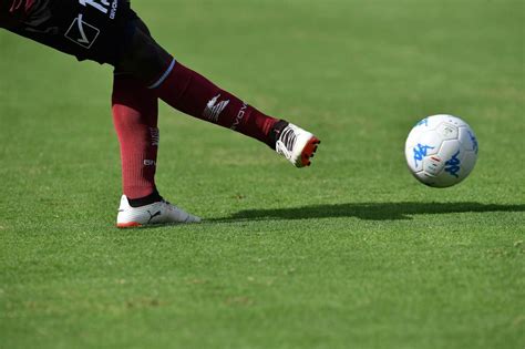 Rissa Alla Partita Di Calcio Botte Tra Giocatori Genitori Invadono Il
