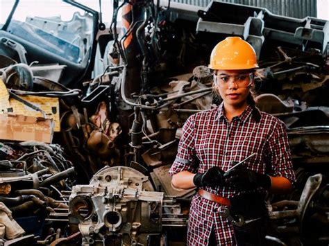 Premium Photo Portrait Of Man Working