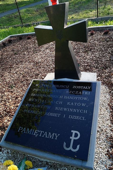 Sprawdziłem listę pomników zniszczonych w Polsce których odbudowania