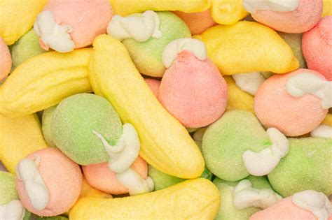 흰색 배경에 고립 된 젤리 다채로운 사탕과 마시멜로가 혼합되어 있습니다 달콤한 젤리류에 대한 스톡 사진 및 기타 이미지 달콤한 젤리류 롤리팝 마멀레이드 Istock