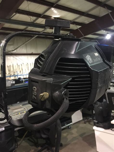 Etc Source Four Par 750 Light With Clamp Able Auctions