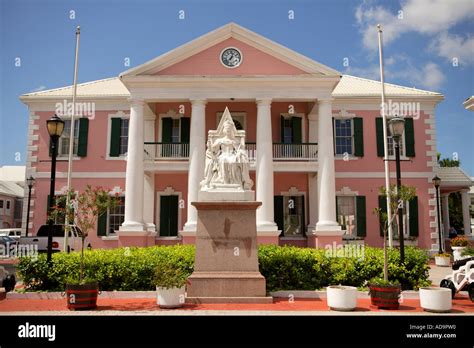 Queen Victoria Statue From 1905 In Front Of The Senate Building