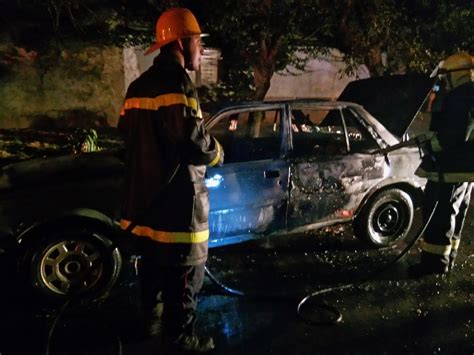 SE INCENDIO UN AUTOMOVIL EN LA VIA PUBLICA La Trocha Estación de