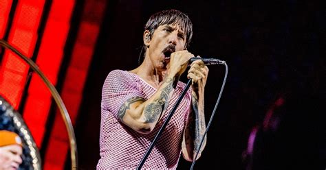 Quando Anthony Kiedis Se Encrencou Ao Agradecer Satanás Por Prêmio No Vma