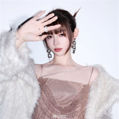 重機女神掰了「父女戀」！無預警曝分手 傳50歲男方有暴力相向 娛樂星聞