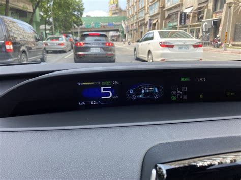 進化版油電混合車 Toyota Prius Phv 試駕：油電主體、充電省錢、119 萬元起 153997 Cool3c