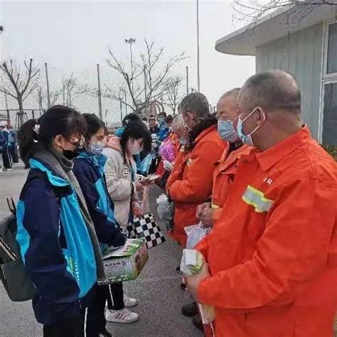 践行“十个一” 学习垃圾分类，温暖环卫工人——青岛十九中2021级1班寒假志愿服务活动柳雨菡班同学王妍心