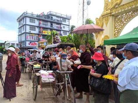 Dvb လပွတ္တာတွင် ဆိုက်ကားဆရာ ၆၅၀ အတွက် မြို့ခံများစုပေါင်းပြီး လှူဒါန်း