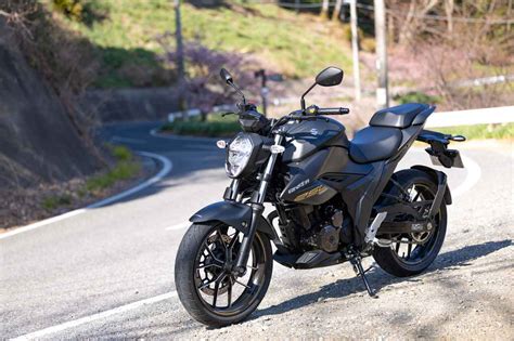 直観的に楽しい『ジクサー250』！ でも『ジクサーsf250』より手強い印象のバイクかも？【20代バイクインプレ修行中／suzuki
