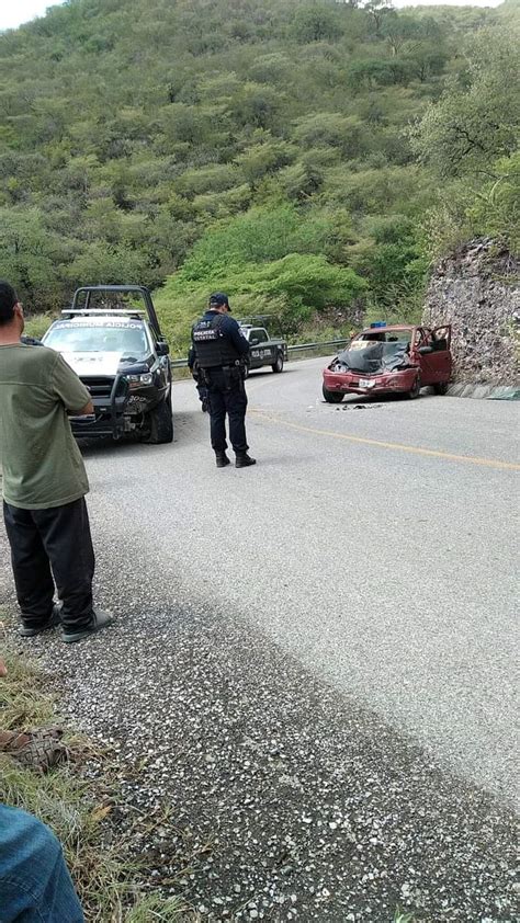 Choque Frontal Entre Dos Vehículos Deja Lesionadas A Dos Personas
