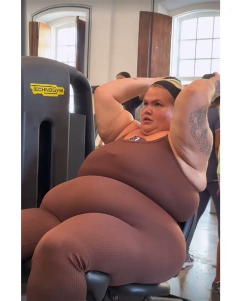 Thais Carla Exibe Corpo Após Perder Mais De 50 Kg E Reclama Do Excesso