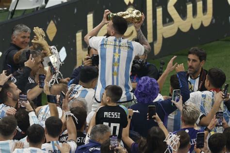 El Abrazo De Lionel Messi Con Su Madre Tras Ser Campeón El Comercio