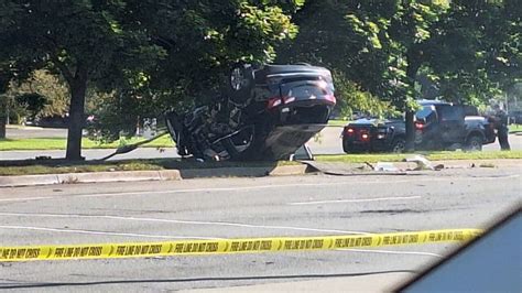 1 Dead 1 Critically Injured After Speeding Suv Runs Red Light Hits Truck