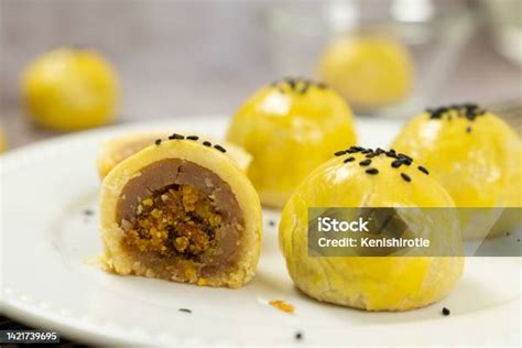 돼지 고기 치실 달케이크를 곁들인 상하이 참마 페이스트 Cantonese Cuisine에 대한 스톡 사진 및 기타 이미지