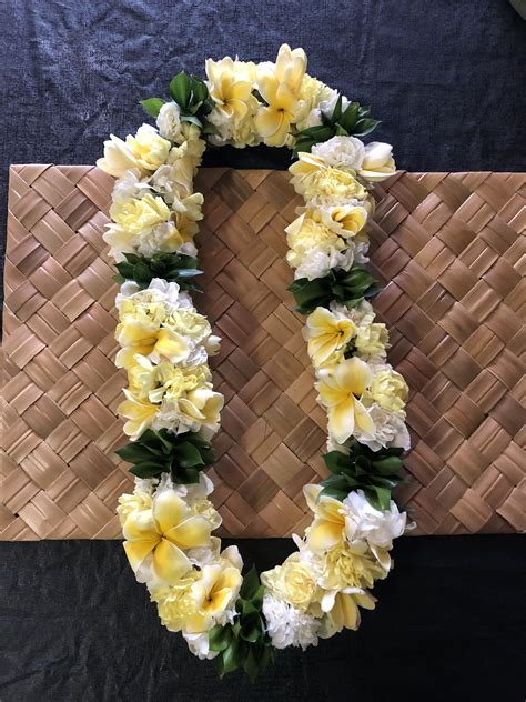 Pin By Cindy Johnson On Hawaiian Leis Hawaiian Flower Arrangements