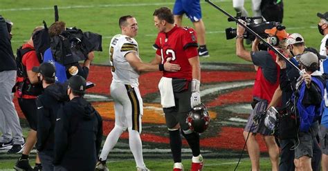 Nfl Fans Make Fun Of Tom Brady And Drew Brees Age Ahead Of Playoff Game