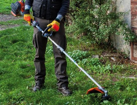 Choisir entre un coupe bordure et une débroussailleuse