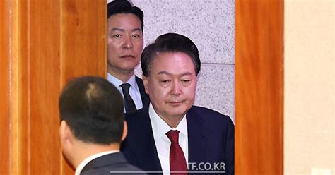 윤석열 탄핵심판 두번째 출석…김용현 증언에 주목