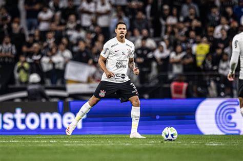 Corinthians e Benfica selam acordo pela transferência de Lucas