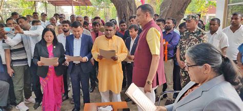 मधेश प्रदेशमा नवनियुक्त ३ मन्त्री र १ राज्यमन्त्रीले लिए शपथ रातो कागज