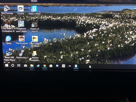 My Taskbar Randomly Got Small And Goes Down When Im Not Using It I Dont Know If This Is An
