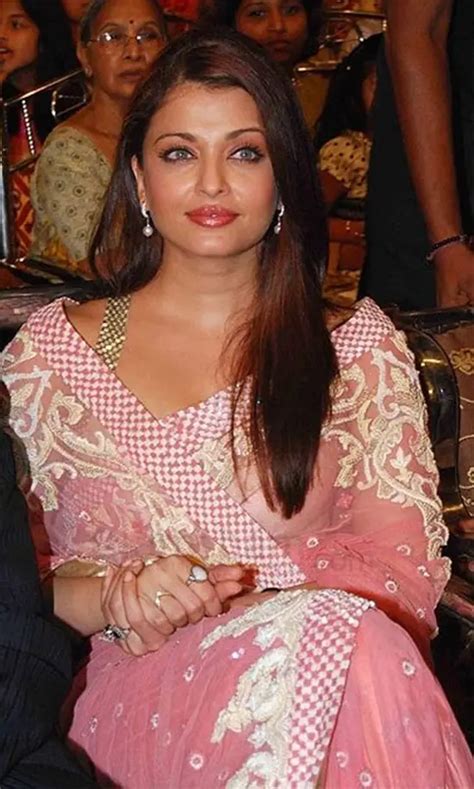 20 Awesome Pics Of Aishawarya Rai In Saree
