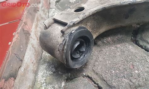 Ini Alasan Pemasangan Bushing Swing Arm Tidak Boleh Diketok Sembarangan Gridoto