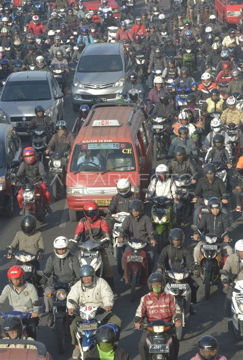 Pertumbuhan Kendaraan Pribadi Antara Foto
