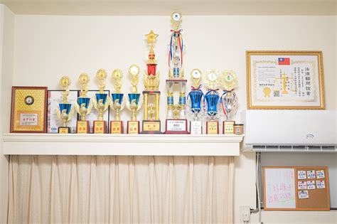 台南美甲教學證照班艾瑪小姐美學學院結業學員極力推薦講師級美甲師一對一教學細心皮膚管理美甲教學美睫證照班采耳創業班 丸皮妹
