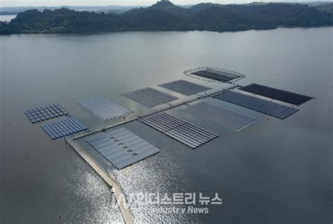싱가포르 세계 최대 수상태양광 프로젝트 서막 알려 수처리 분야 탄소중립에 기여 인더스트리뉴스