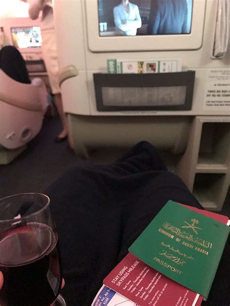 Saudi Girl Compares Pics With And Without A Niqab To Celebrate Being