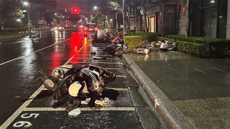 新北女開車撞倒路邊10機車肇逃 被逮竟欲吞毒品滅證 社會 三立新聞網 Setncom