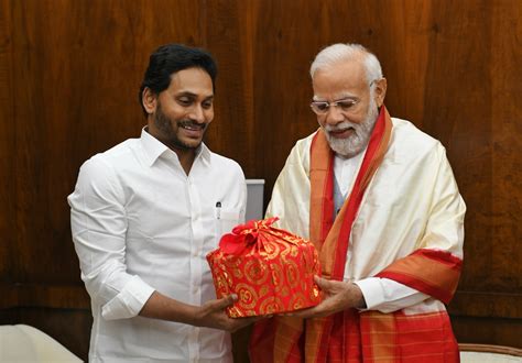 ప్రధాని మోదీ కేంద్ర హోంశాఖ మంత్రి అమిత్ షాలతో సీఎం జగన్ భేటీ Ap Cm