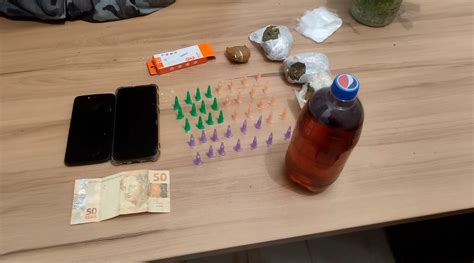 Polícia Militar prende dupla de tentar arremessar drogas dentro de