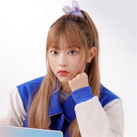 Pin oleh Suyeong Jang di 해린 Gadis korea Gadis cantik Gadis