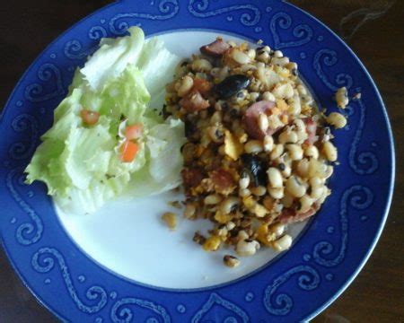 Farofa de Feijão Fradinho Linguiça Carne Seca Receita Fácil e Nutritiva