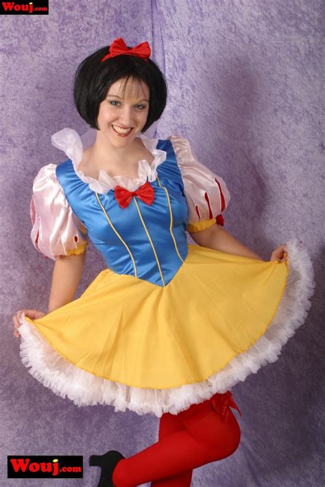 Cute Sexy Babe Enjoys Her Snow White Cosplay 15 Photos