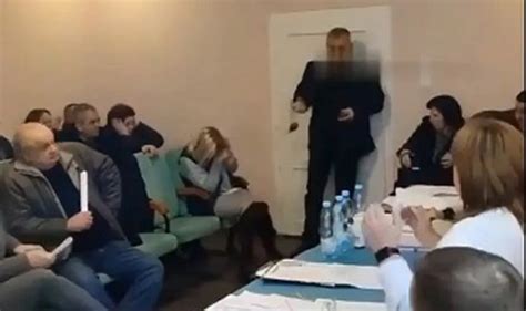 Vídeo Mostra Momento Em Que Deputado Ucraniano Detona Granadas Em Sala
