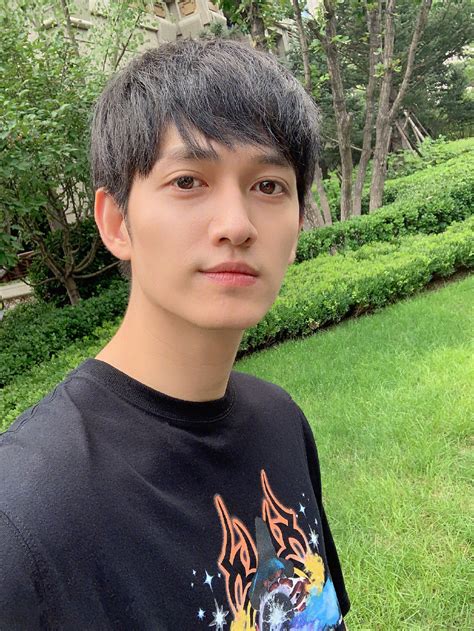 《花千骨》鮮肉男星當爸了！差4歲姊弟戀「隱婚2年」喜曬兒子萌照 Ettoday星光雲 Ettoday新聞雲
