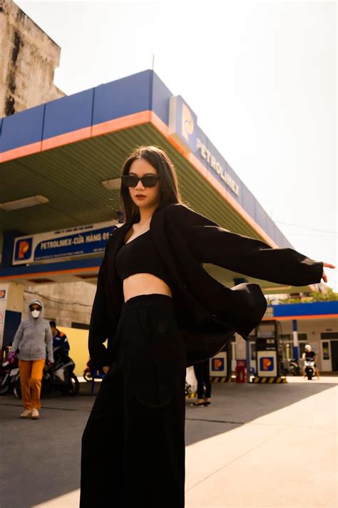 Nếu Bạn đang Tìm Kiếm Một Người đàn ông đẹp Trai Và Quyến Rũ Hãy Xem